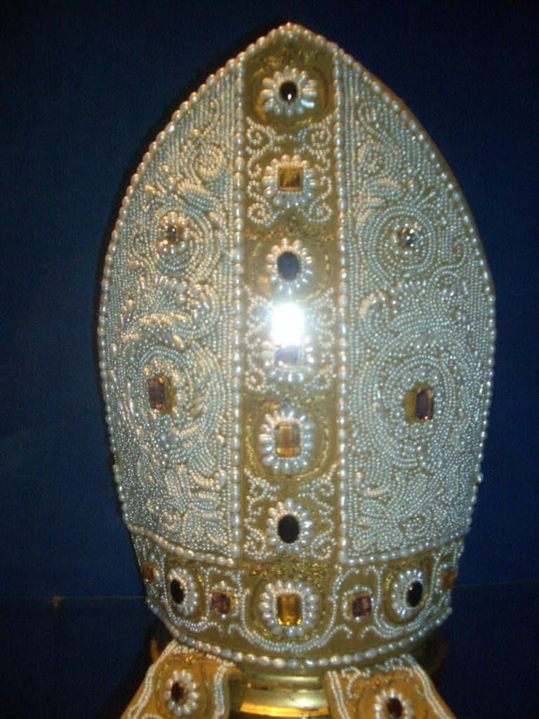 15th Century: Montecassino mitre - Medieval Beads