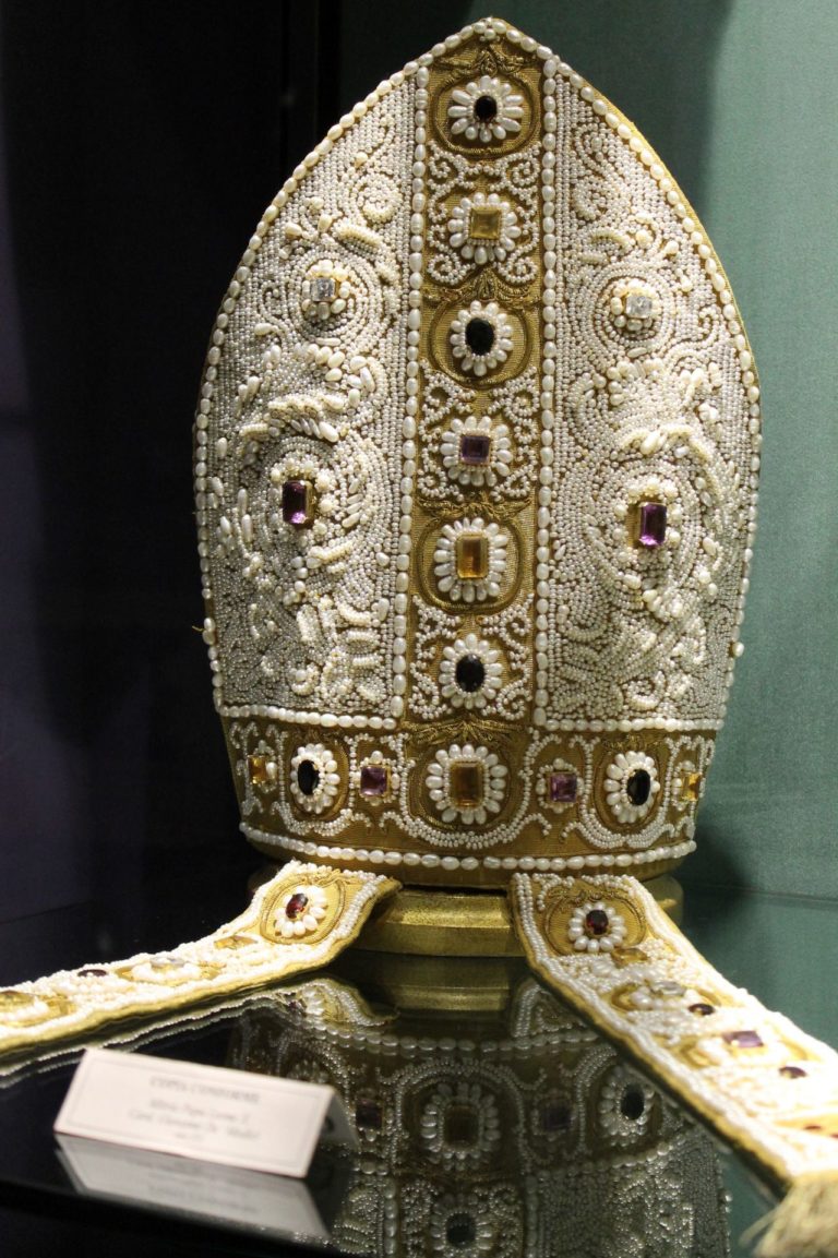 15th Century: Montecassino mitre - Medieval Beads